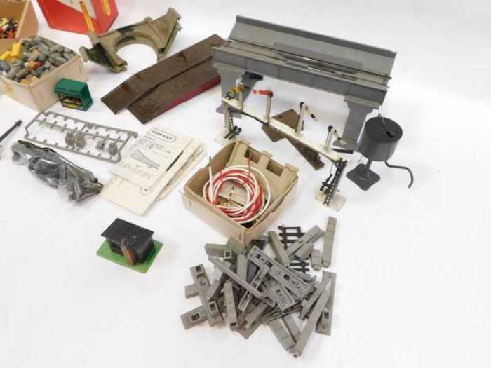 A group of Hornby OO gauge signals, bi-level piers, platforms ...